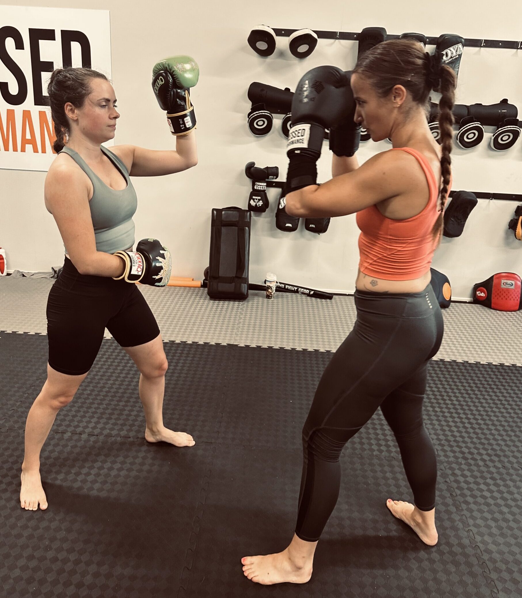 Holdbeskrivelser - Blessed Performance